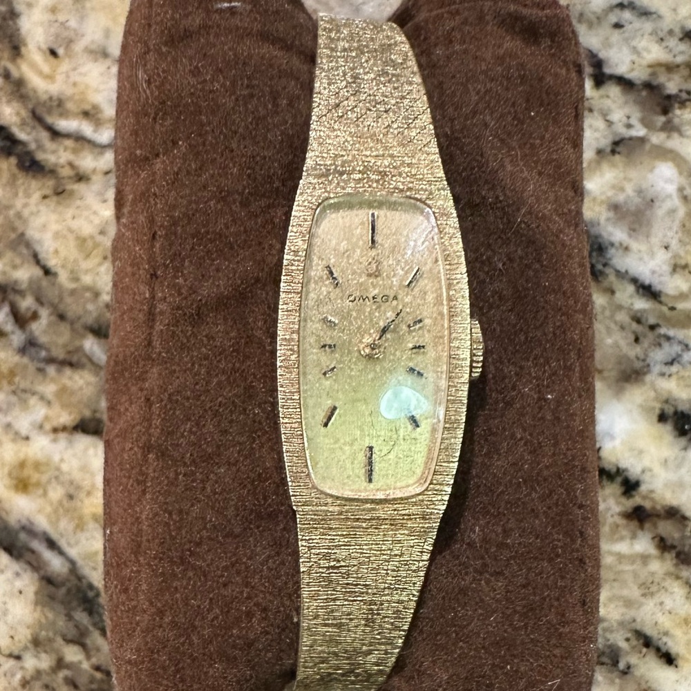 *Rare* Ladies Vintage 14k Gold Omega Watch. - Gem